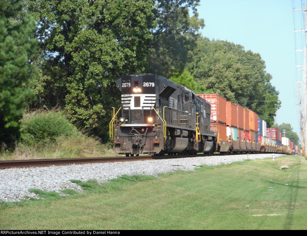 NS SD70M-2 running "Southern style" leads 22N eastward